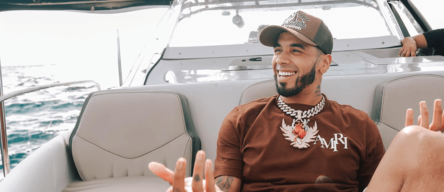 Sorpresiva reacción de Anuel | Videos | LaMusica